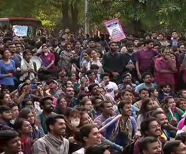JNU Protest: Agitating students continue march to Parliament ...