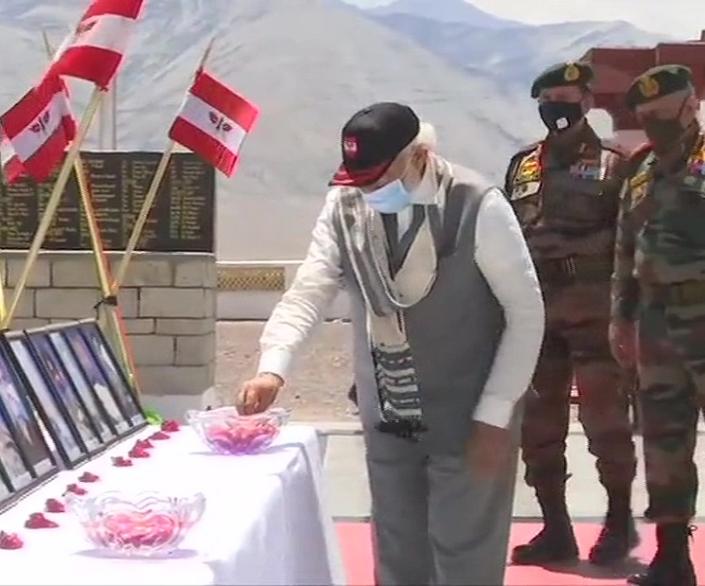 WATCH: PM Modi performs 'Sindhu Darshan' puja in Ladakh WATCH: PM Modi performs 'Sindhu Darshan' puja in Ladakh