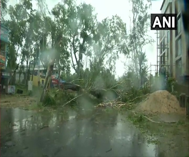Cyclone Amphan: Heavy rain, 160-170 kmph winds wreak havoc in Bengal's ...