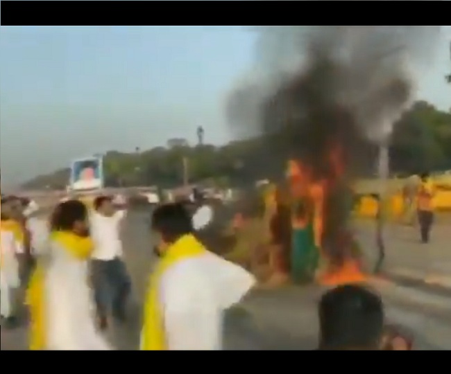 Farmers Protest | Tractor set on fire at India Gate in Delhi by Punjab ...