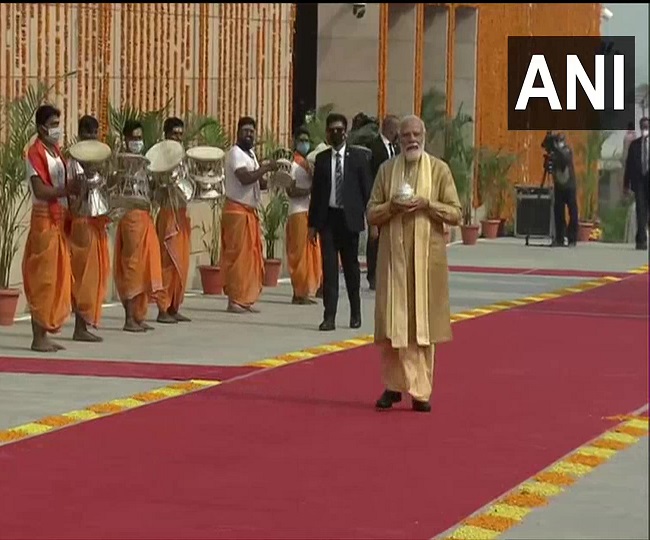 Narendra Modi in Varanasi: PM inaugurates Kashi Vishwanath Corridor ...