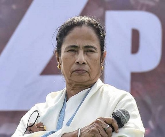 Narada Bribery Case: Mamata Banerjee at CBI office as Firhad Hakim, Subrata Mukherjee face arrest