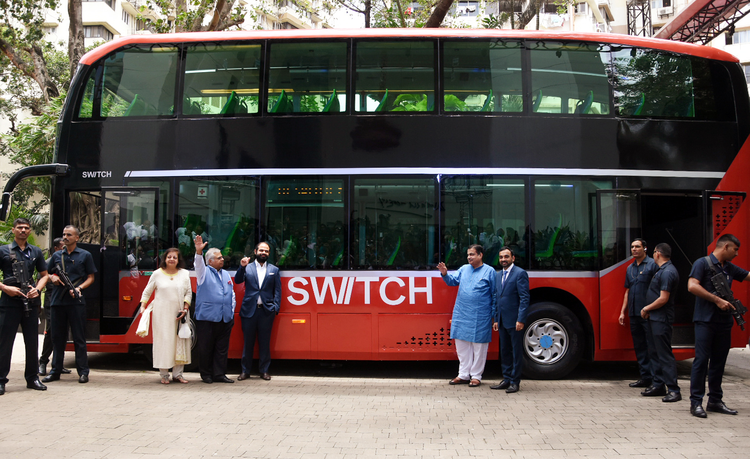 Nitin Gadkari Unveils 'Switch EiV 22', India's First Electric Double ...