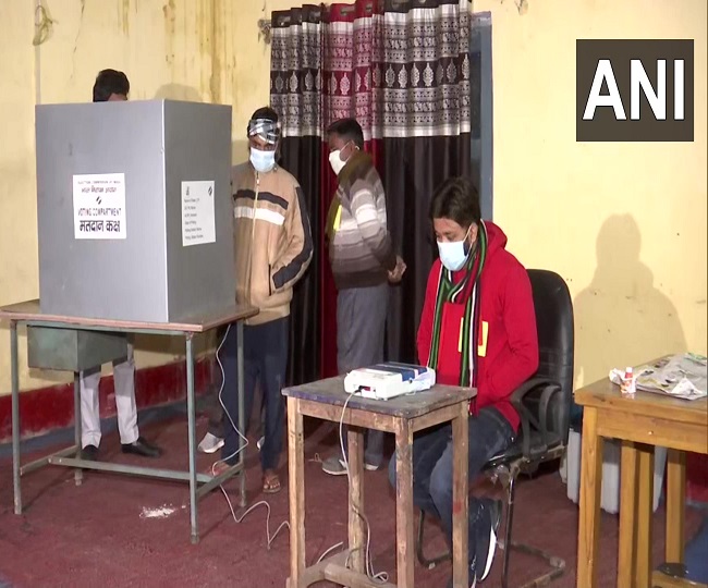UP Elections Phase 2 Polling: Voting concludes for 55 seats, fate of ...