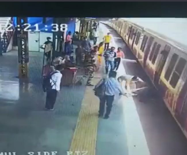 RPF constable saves man from falling into platform gap at Mumbai’s ... RPF constable saves man from falling into platform gap at Mumbai’s ...