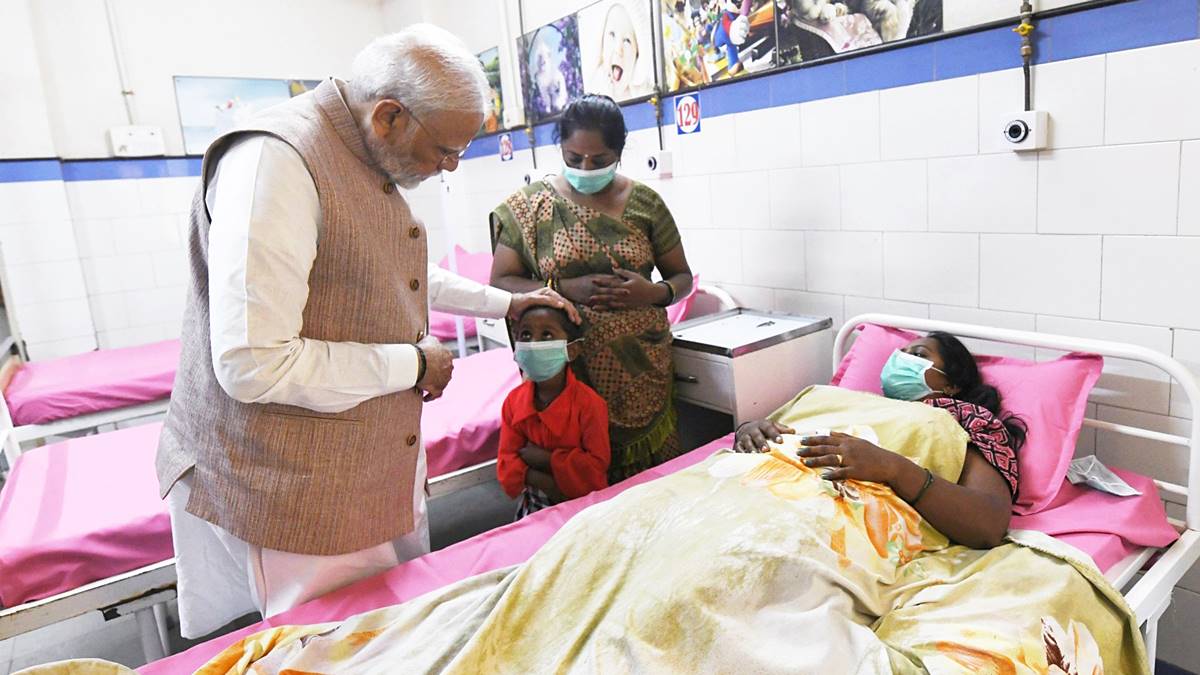 PM Modi Meets Survivors Of Morbi Bridge Collapse In Gujarat; Takes ... PM Modi Meets Survivors Of Morbi Bridge Collapse In Gujarat; Takes ...