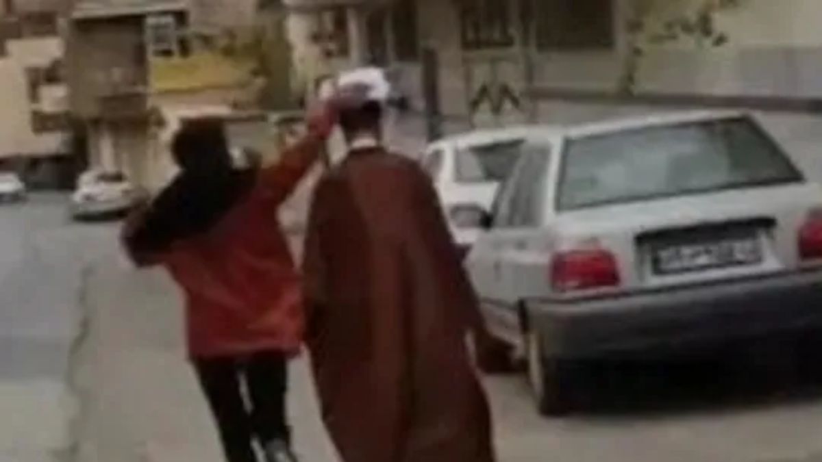 Iran Protests: Video Of Protesters Knocking Turbans Of Iranian Clerics ...