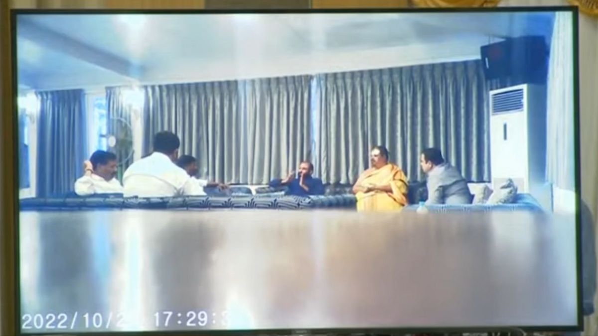 Telangana: KCR Presents Videos of Brokers To Prove MLA Poaching By BJP | Watch