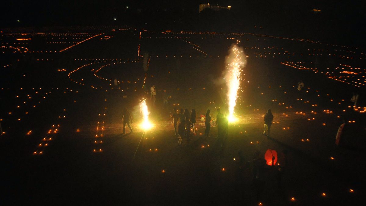 Firecracker Ban Goes For A Toss In Delhi On Diwali Night; AQI Plunges ...