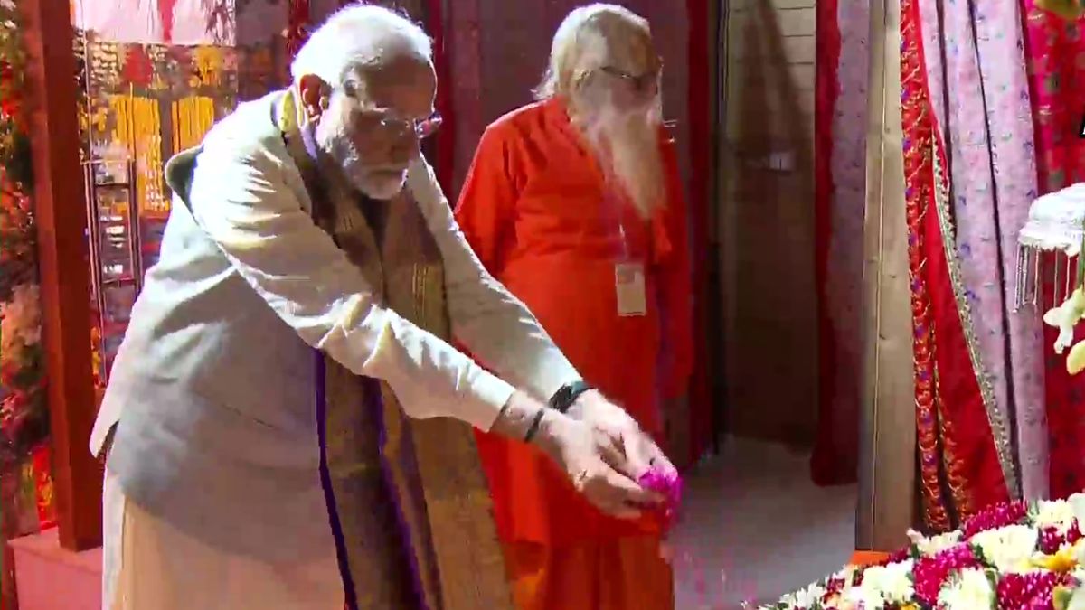 PM Modi Reaches Ayodhya, Offers Prayers At Ram Janmabhoomi Ahead Of ...