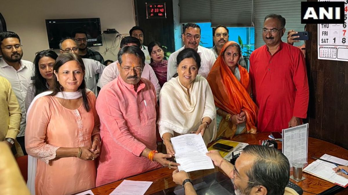 Delhi Mayor Polls 2023: BJP To Contest Mayoral Polls, Fields Shikha Rai ...