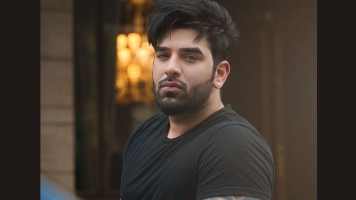 Bigg Boss 13 Fame Paras Chhabra Buys New House In Mumbai, Drops ...