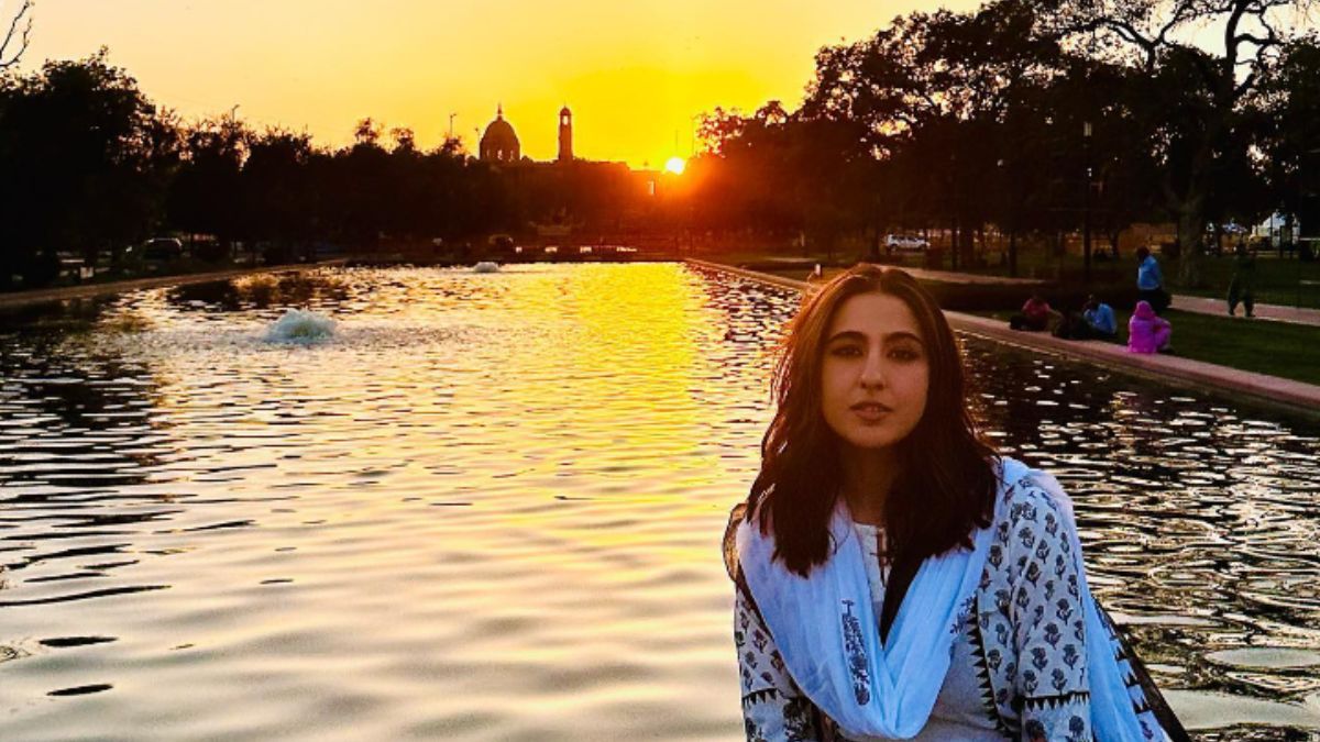 Sara Ali Khan Enjoys Sunset At India Gate, Seeks Blessings At Gurdwara ...