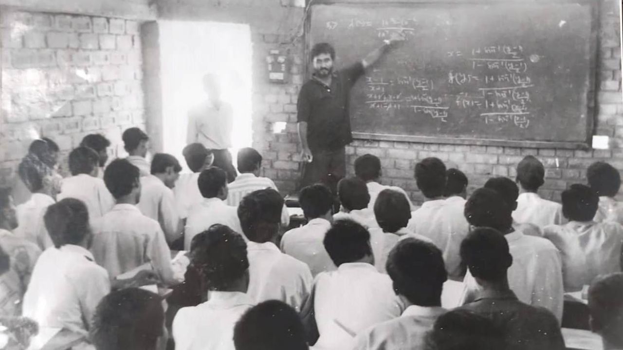 Super 30 Founder Anand Kumar Shares Picture From His Old Teaching Days ...