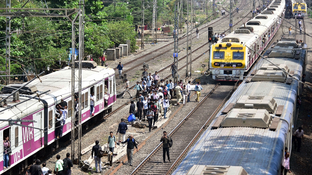 Mumbai Local Train Bomb Threat: Police Receives 'Serial Bomb Blast ...