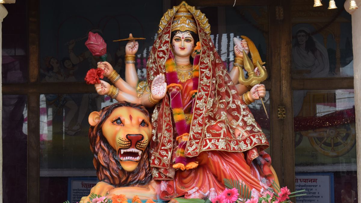 Mata Rani Ki Aarti: Check Lyrics For Jai Ambe Gauri Maiya Jai Shyama ...