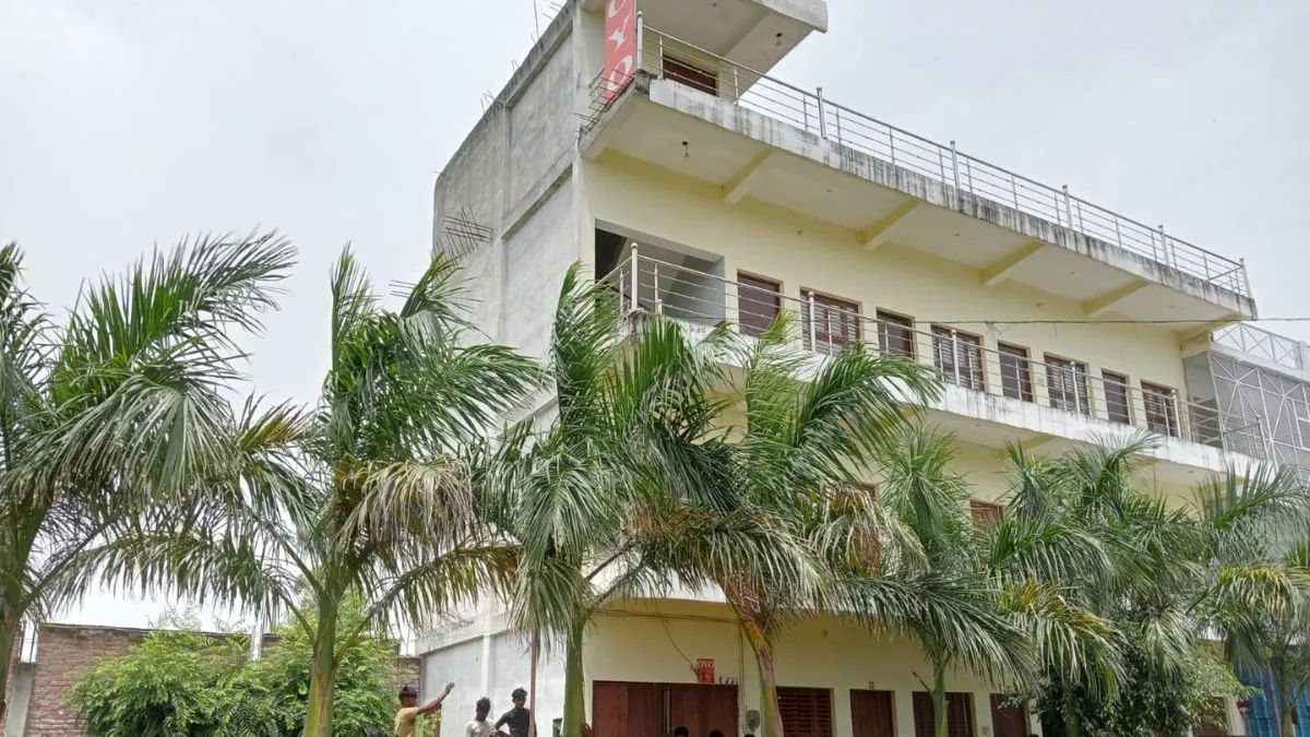 Kasganj News: Police Raid Oyo-Affiliated Hotel, Catch Six Couples In ...
