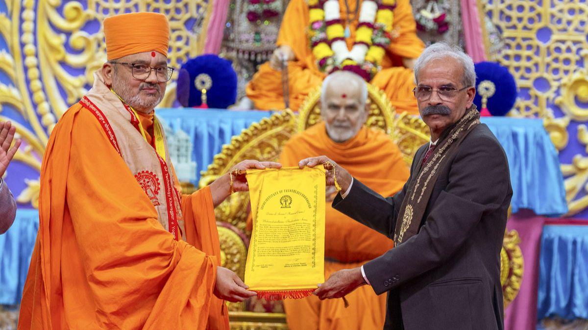 IIT Kharagpur Honours Bhadreshdas Swami Of BAPS, Sundar Pichai And ...