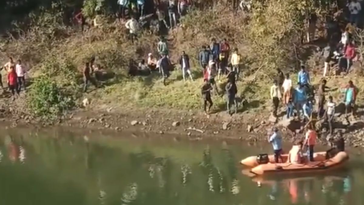 Madhya Pradesh: Two Trapped, Two Rescued After Car Falls Into River ...
