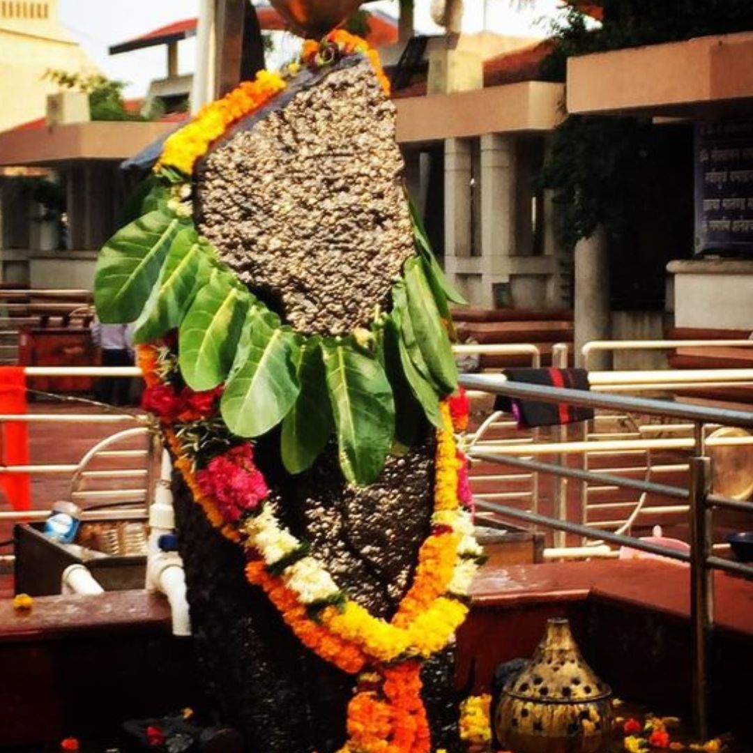 Interesting Facts About Shani Shingnapur Temple; Why Lord Shani Idol In ...