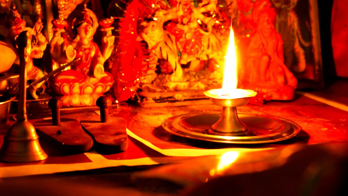 Vastu Tips For Puja Room: Maintenance And Decor Recommendations For ...