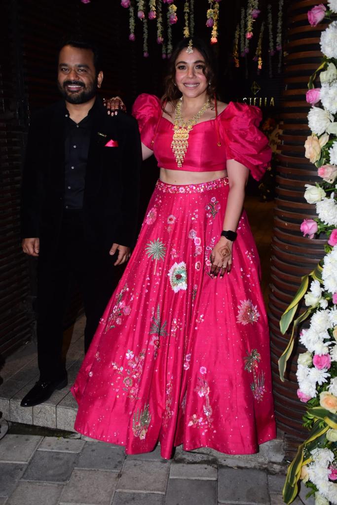 Maanvi Gagroo, Kumar Varun Host Sundowner Post Wedding, Couple Look ...