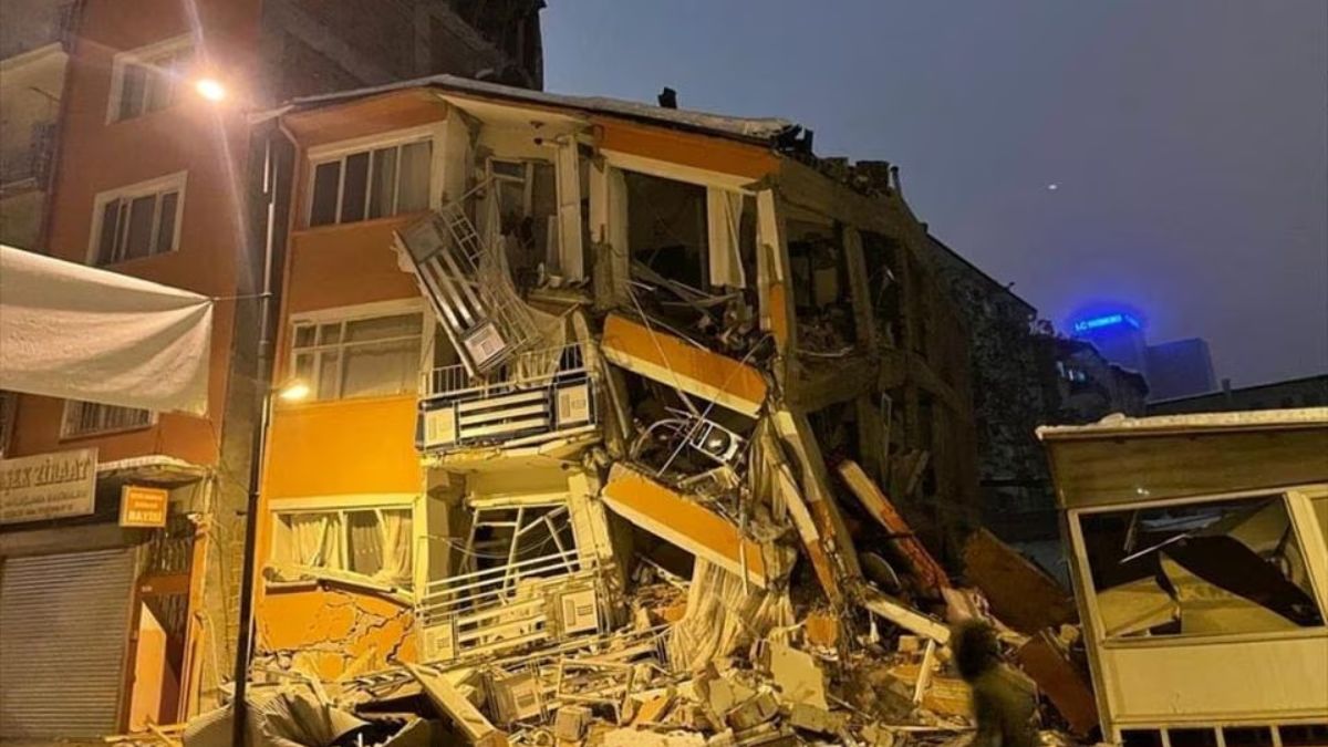 Over 500 Killed Dozens Trapped Under Rubble After Earthquake Of 7 8