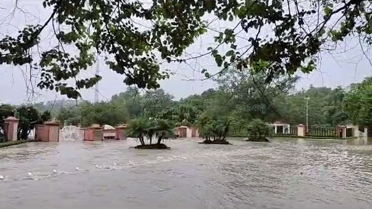 delhi-flood-deaths-boys-drown-in-floodwaer-mukundpur