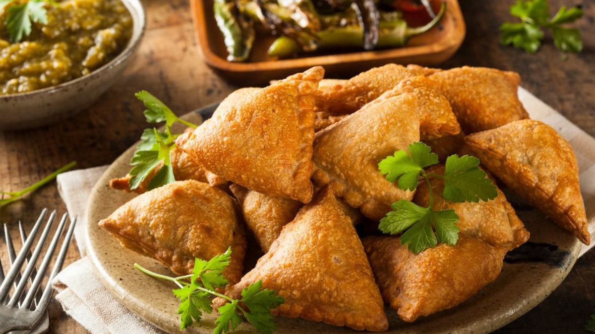 Cyber Fraud: Mumbai Doctor Loses 1.4 Lakh While Buying Samosas Online