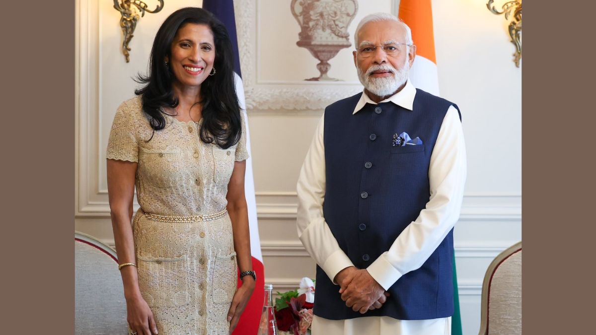 PM Modi, Chanel Global CEO Leena Nair Discuss Ways To Popularise Khadi ...