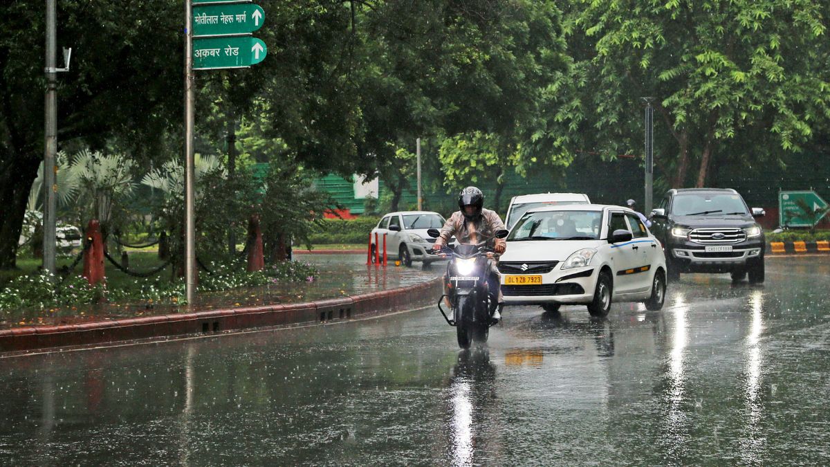 Delhi Weather: Rains Lash Delhi-NCR, Yellow Alert Issued By IMD; Yamuna Level Hovers Around ...