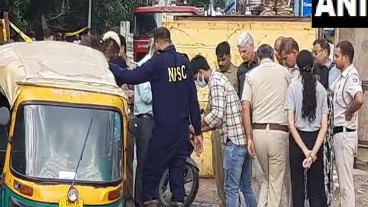 Delhi: Auto Driver Dies After Vehicle Falls Into Water-Filled Ditch In ...