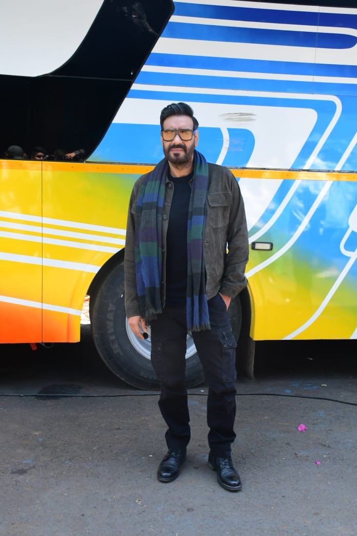 Ajay Devgn Heads Out For 'Bholaa' Promotions With Tabu, Deepak Dobriyal ...