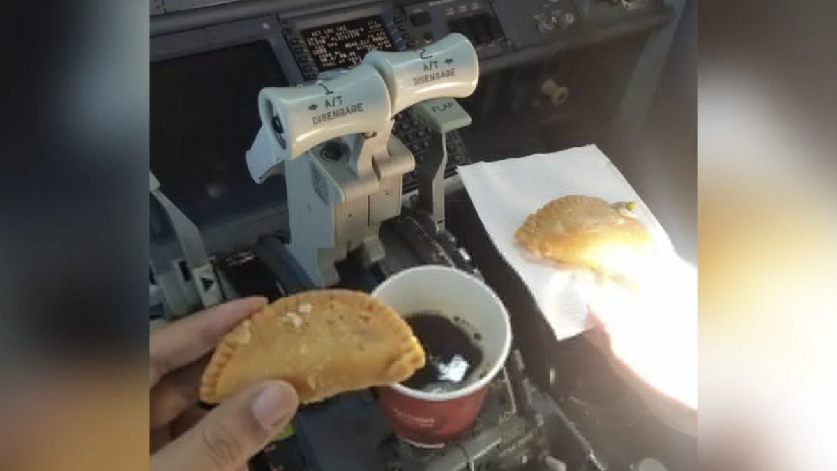 SpiceJet Derosters Two Pilots After Having 'Gujias' In Cockpit