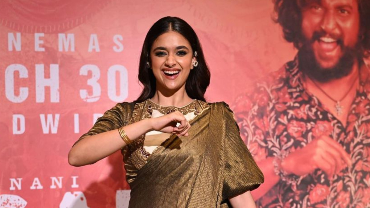 Dasara Star Keerthy Suresh Gifts Gold Coins Worth Over Rs 70 Lakh To ...