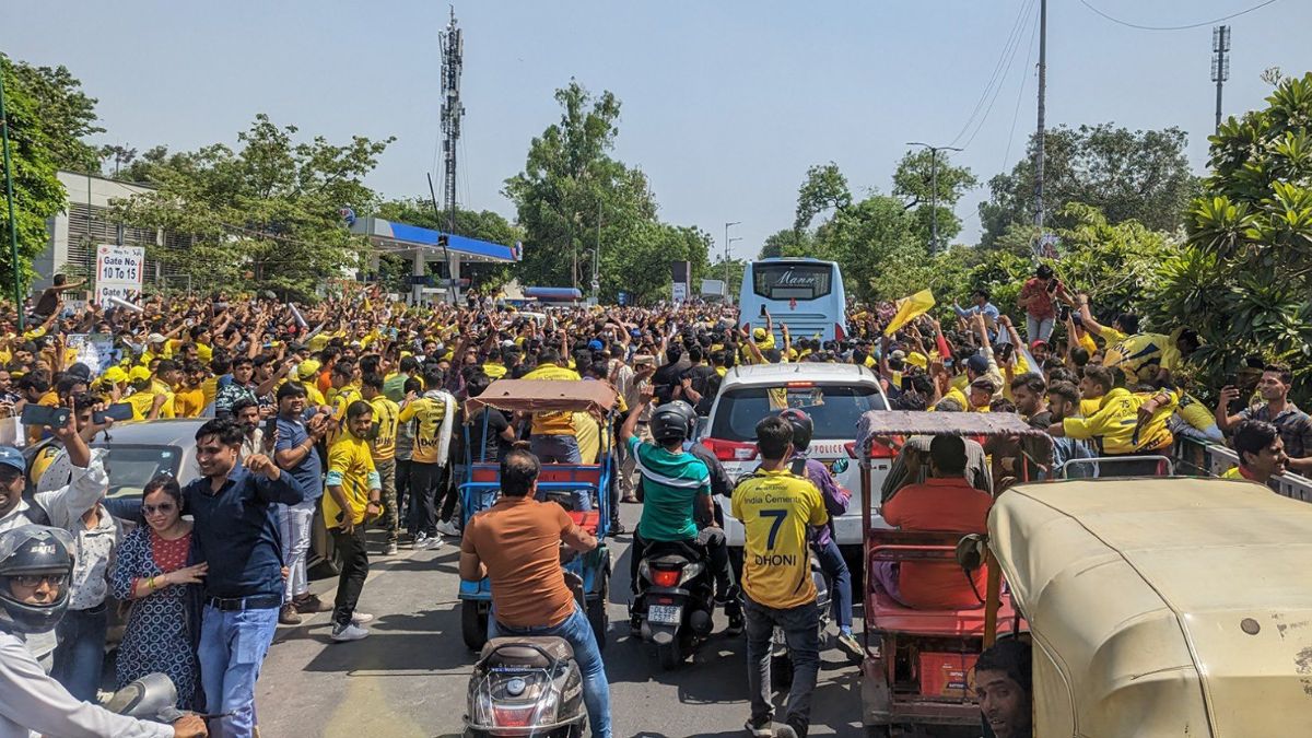 IPL 2023: Crazy Fans Throng CSK Bus Taking MS Dhoni And Co. To Stadium ...
