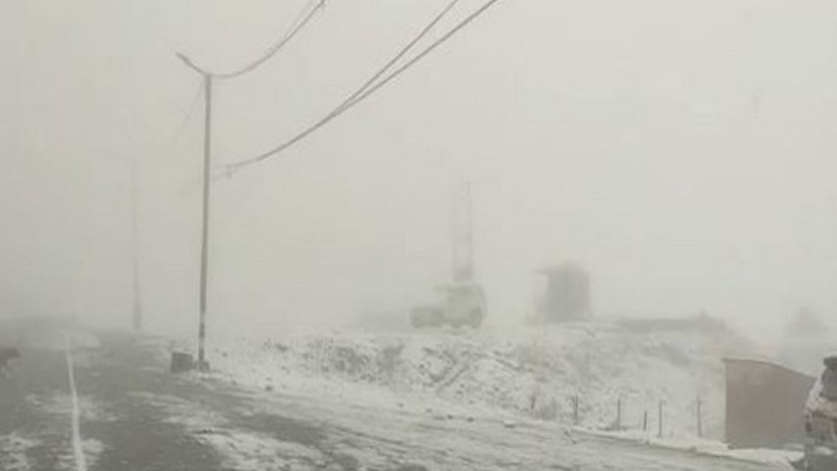 Women, Children Among 100 Tourists Stranded In Leh’s Changla Axis Due ...