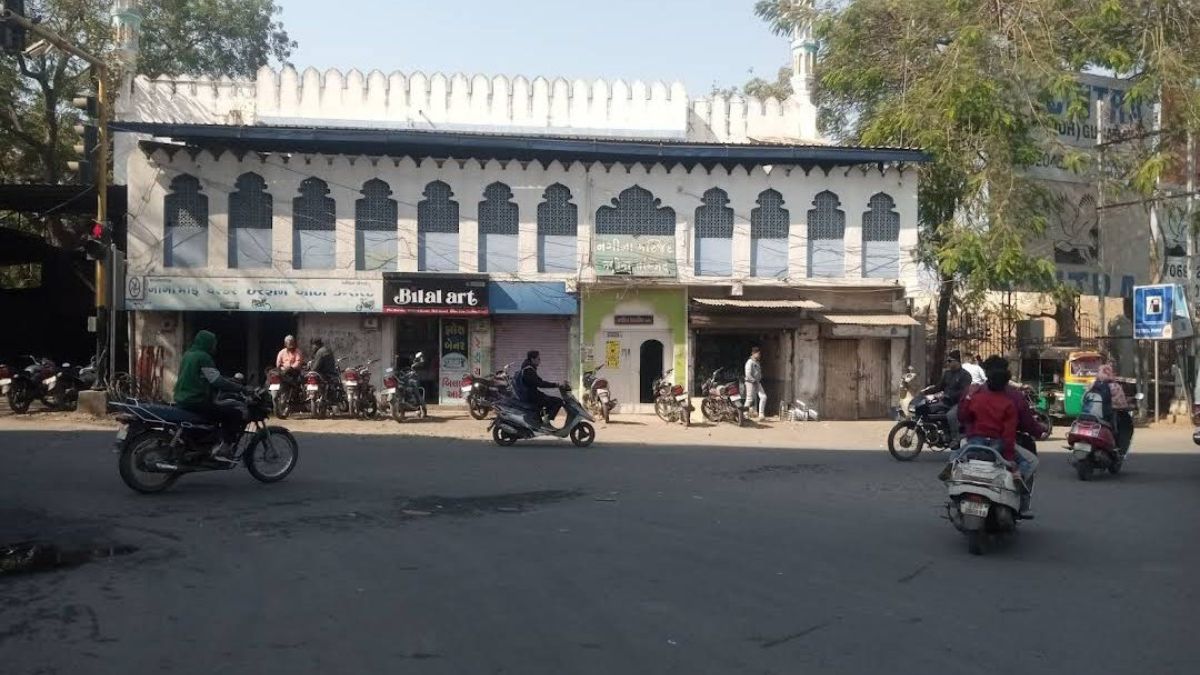 Gujarat: Centuries-Old Nagina Mosque, Four Temples Demolished In Dahod ...