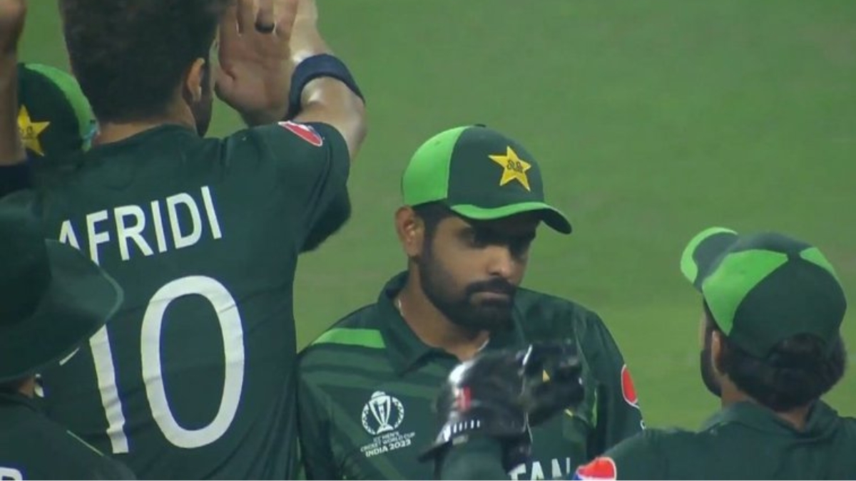 Pak Vs Eng Babar Azam Stops Mohammad Rizwan From Celebrating With