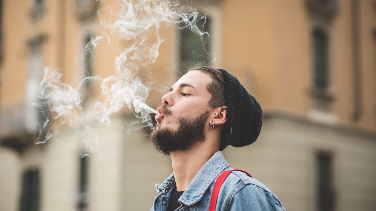 What Happens When You Smoke Cigarette In The Morning? Doctor Explains