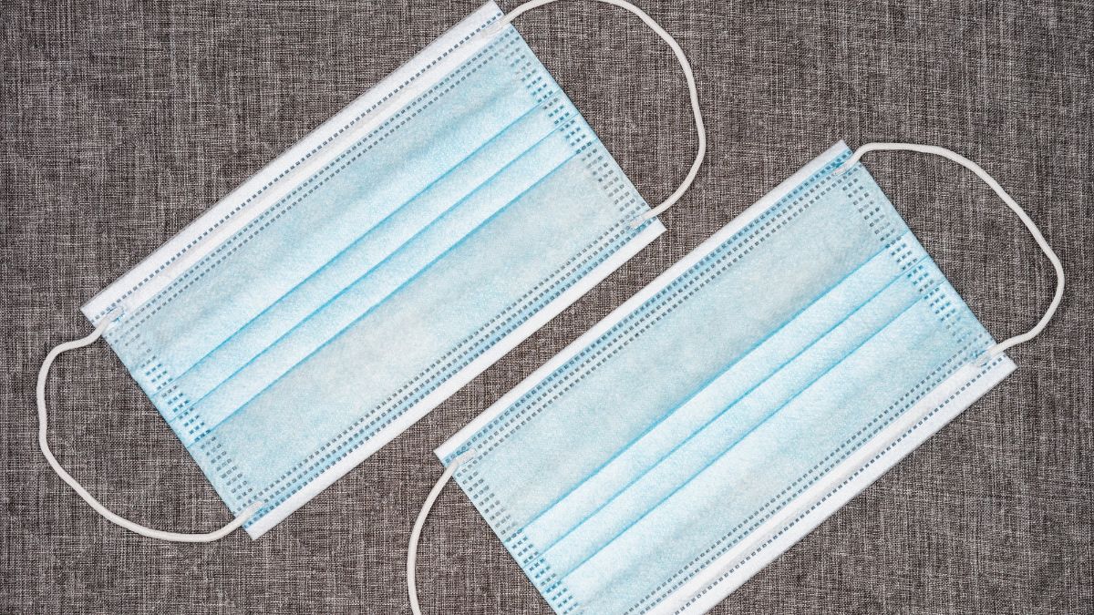 Face Masks Return As Thick Smog Chokes Delhi; Know Types Of Masks And ...