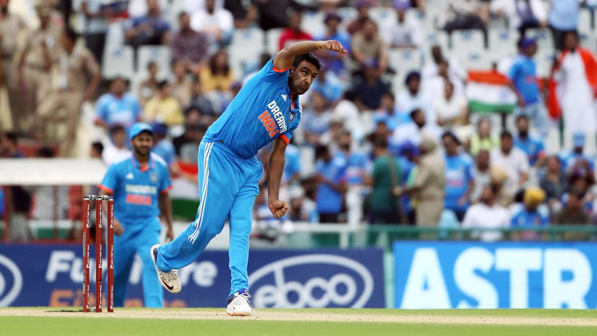 Legendary India Spinner Picks Ashwin Over Kuldeep Yadav In His First ...
