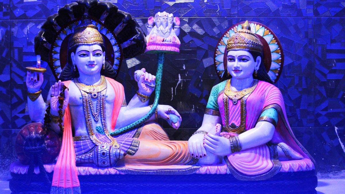 4 Powerful Lord Vishnu Mantras To Chant For Bringing Wealth And ...