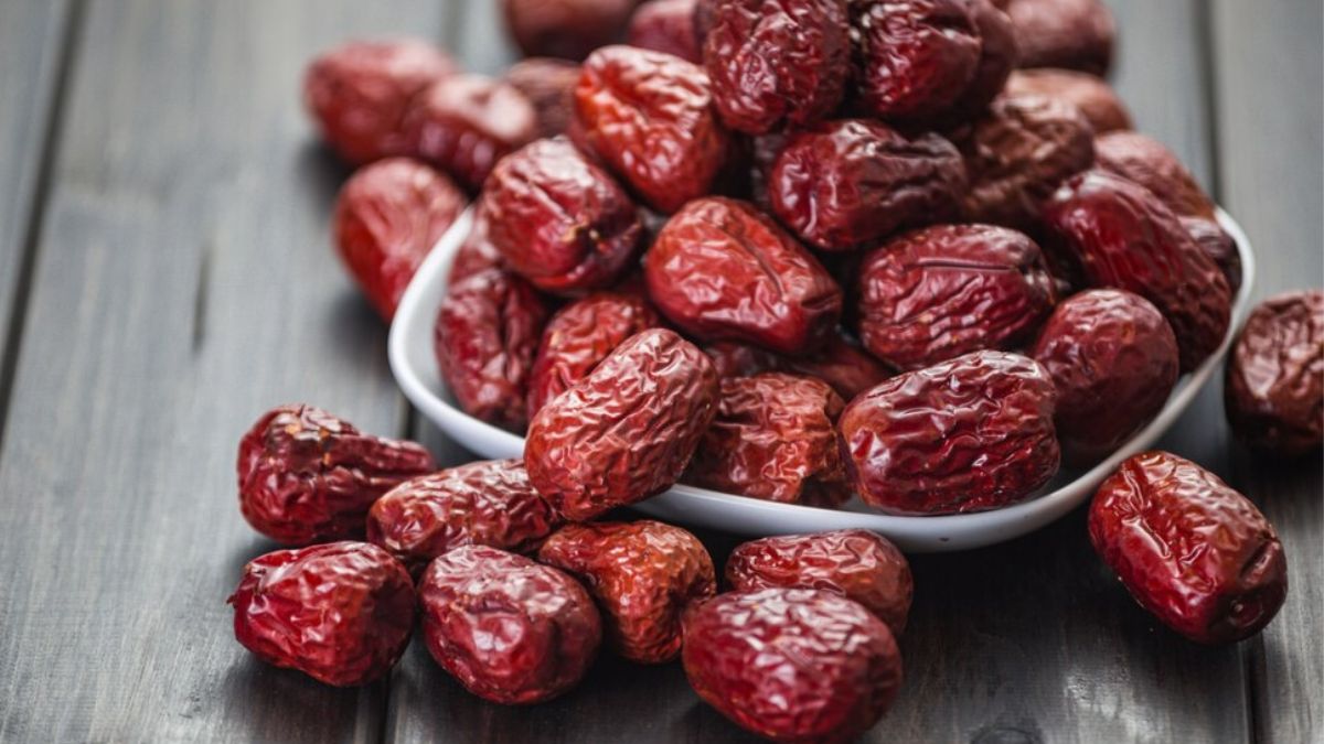 5 Reasons Why You Must Eat Dates In The Morning