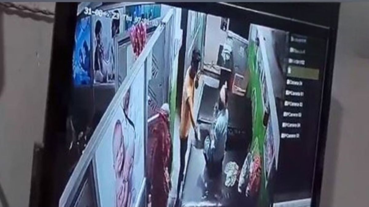 Bihar Man Shot Inside Hospital In Arrah, Sustains Critical Injuries | Watch