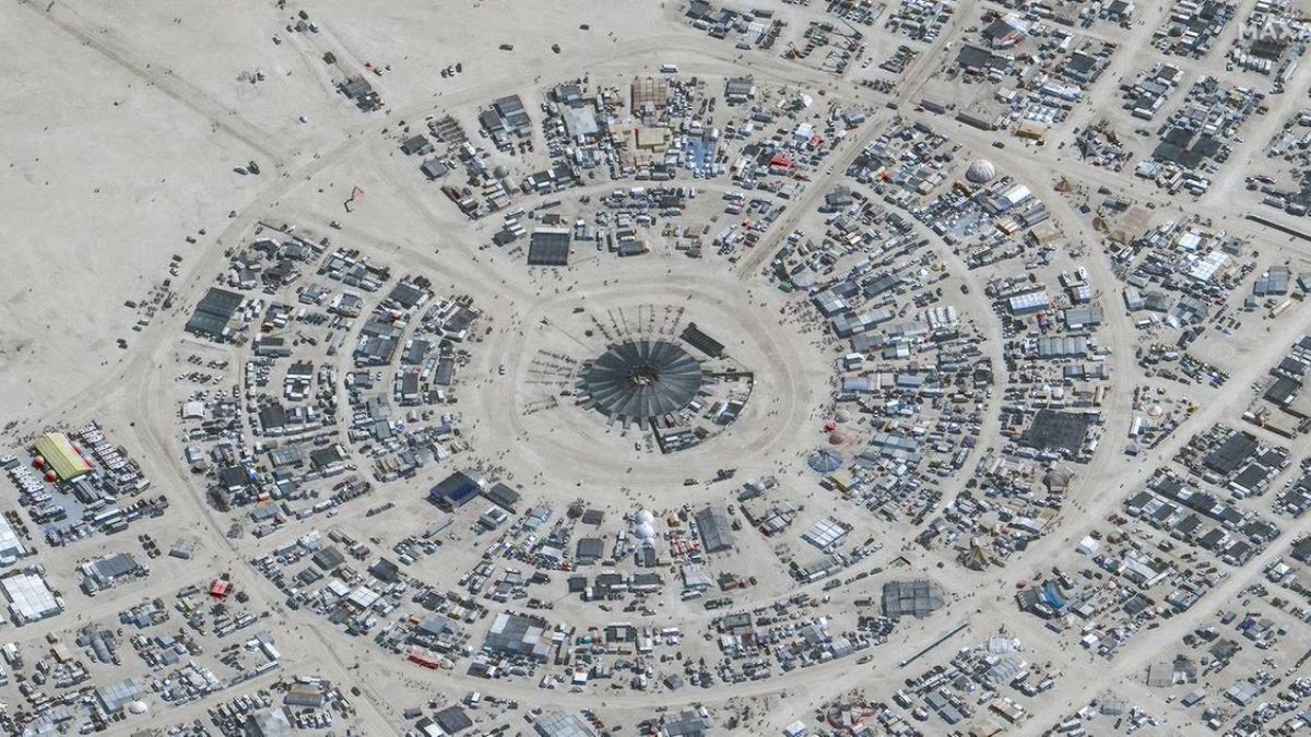 Burning Man Festival: One Dead, Thousands Left Stranded After Rain ...