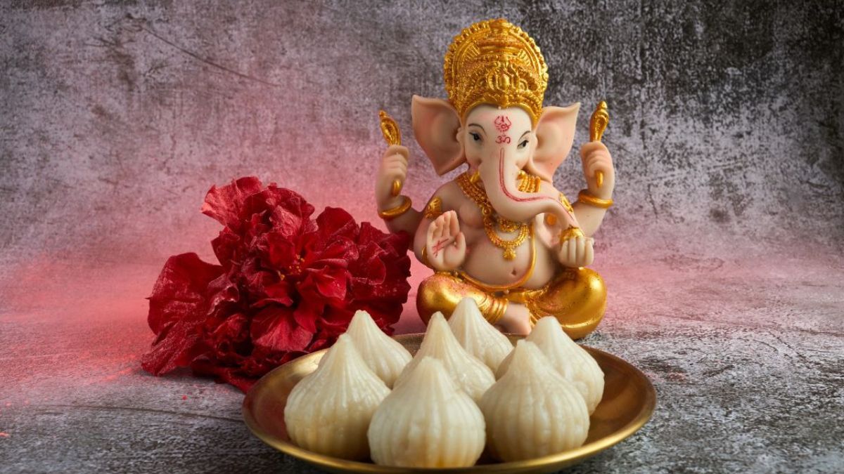 Ganesh Puja Celebrations In Kolkata Embrace Chandrayaan-3 Theme ...