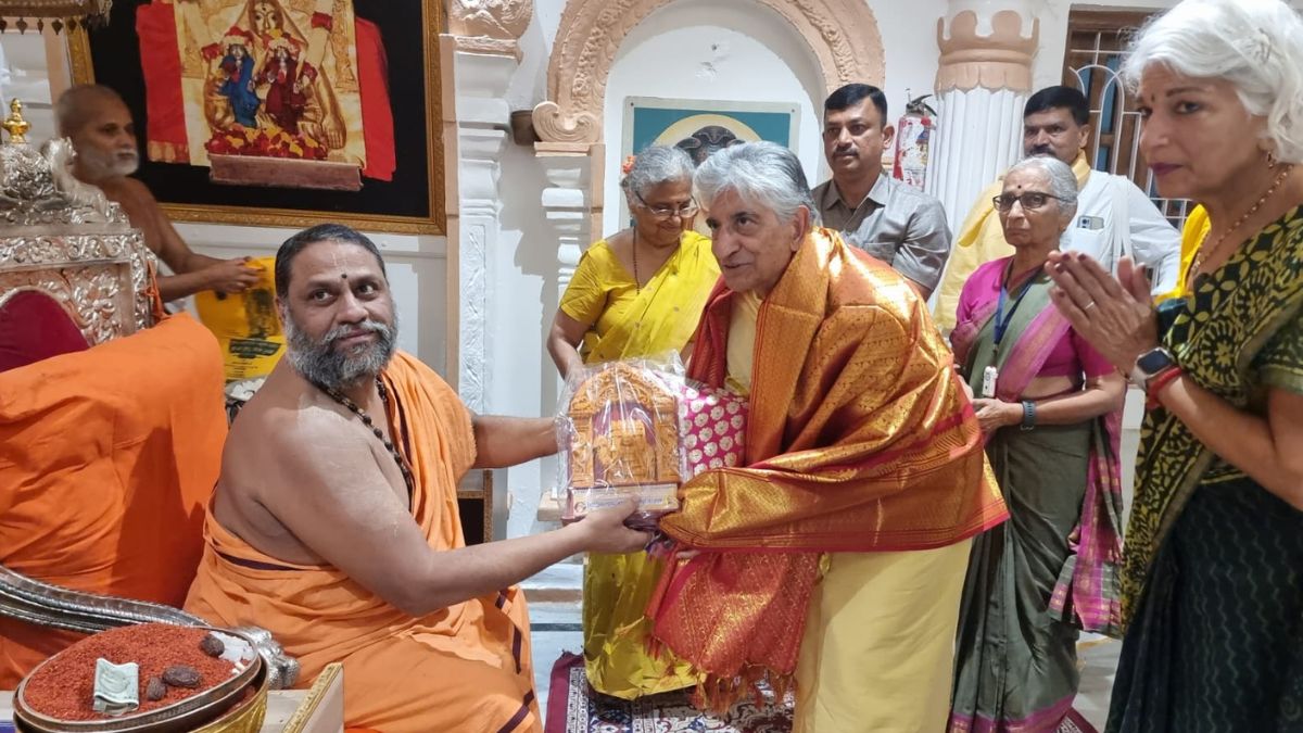 Andhra Pradesh: Rishi Sunak's Parents, Mother-In-Law Visit Sri ...