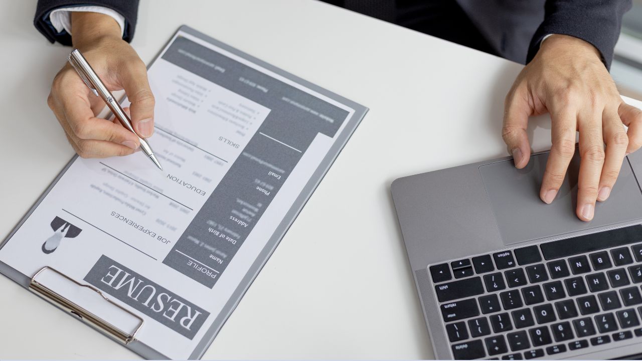 How To Impress Job Interviewer With Your CV? Check Out 10 Best Ways To ...