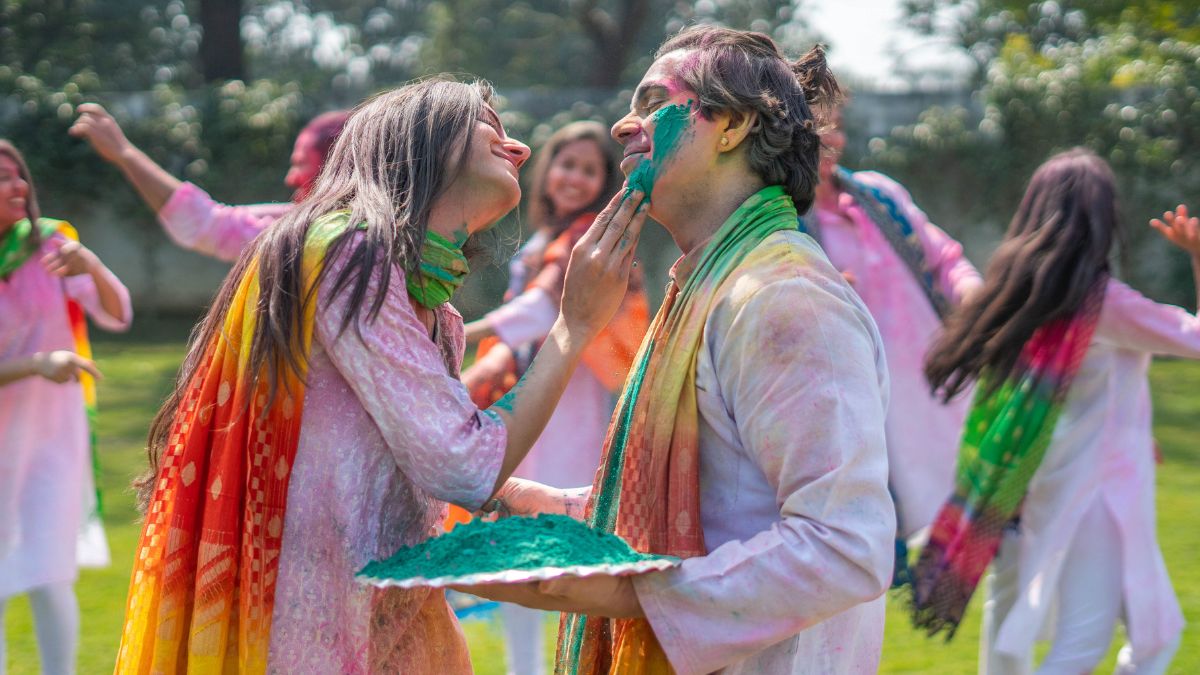 Holi 2024: Why Newly Married Women Must NOT Celebrate First Holi In ...